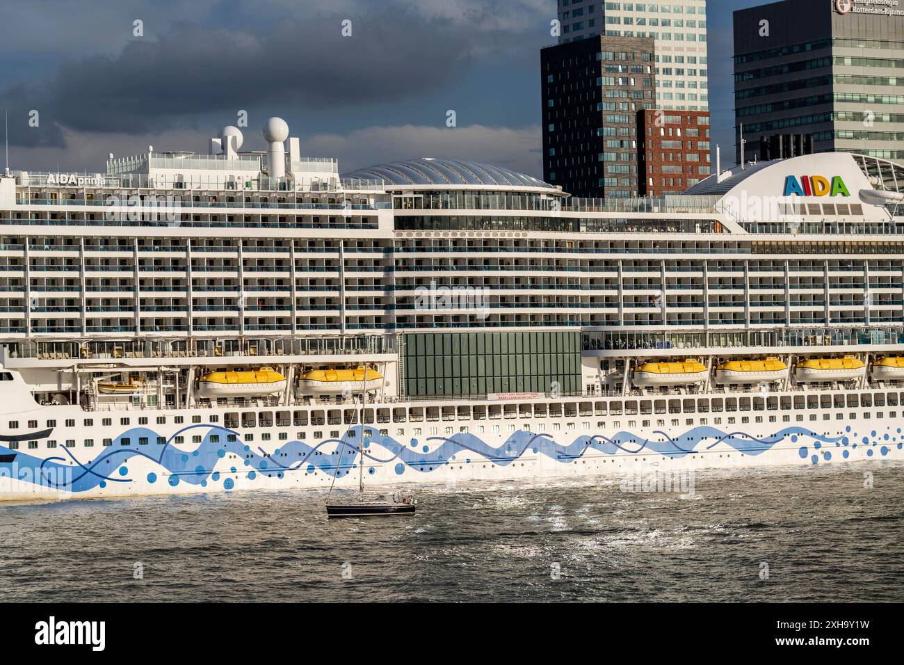 Kreuzfahrtschiff Aida Prima am Cruise Terminal von Rotterdam, Kop van ...