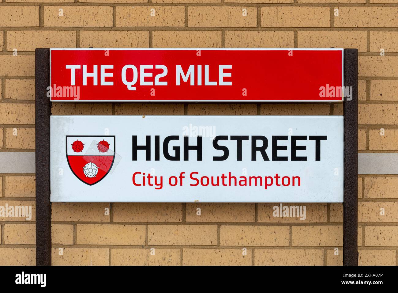 High Street sign, part of the QU2 Mile walking trail, in the city of ...