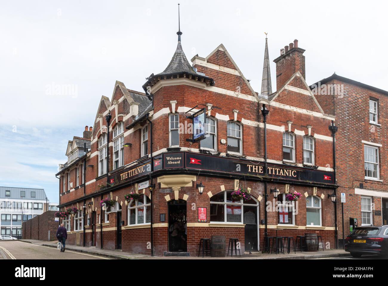 Historic pub named after famous ship hi-res stock photography and ...