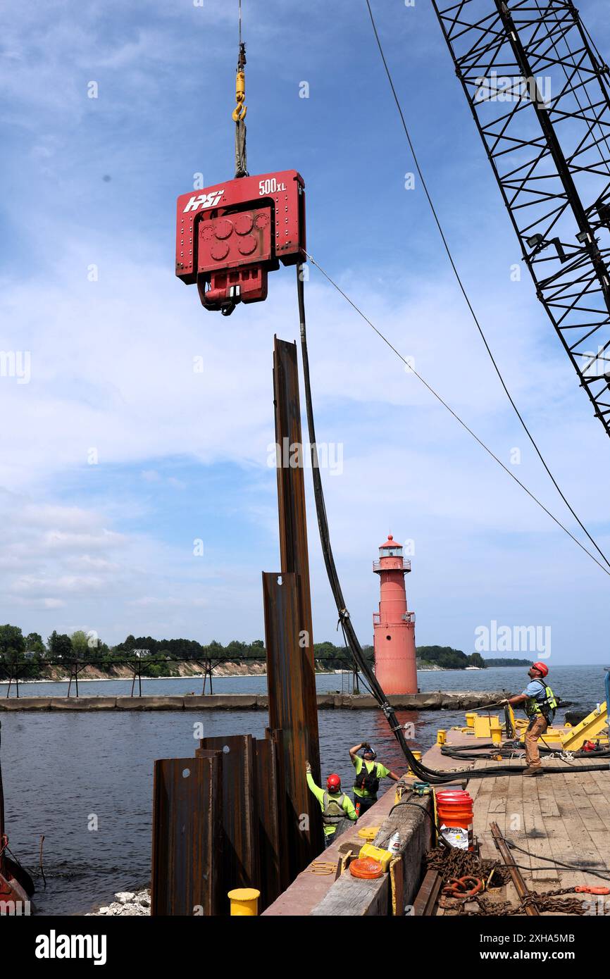 Crews from Roen Salvage Co., from Sturgeon Bay, Wisc. use a vibratory ...