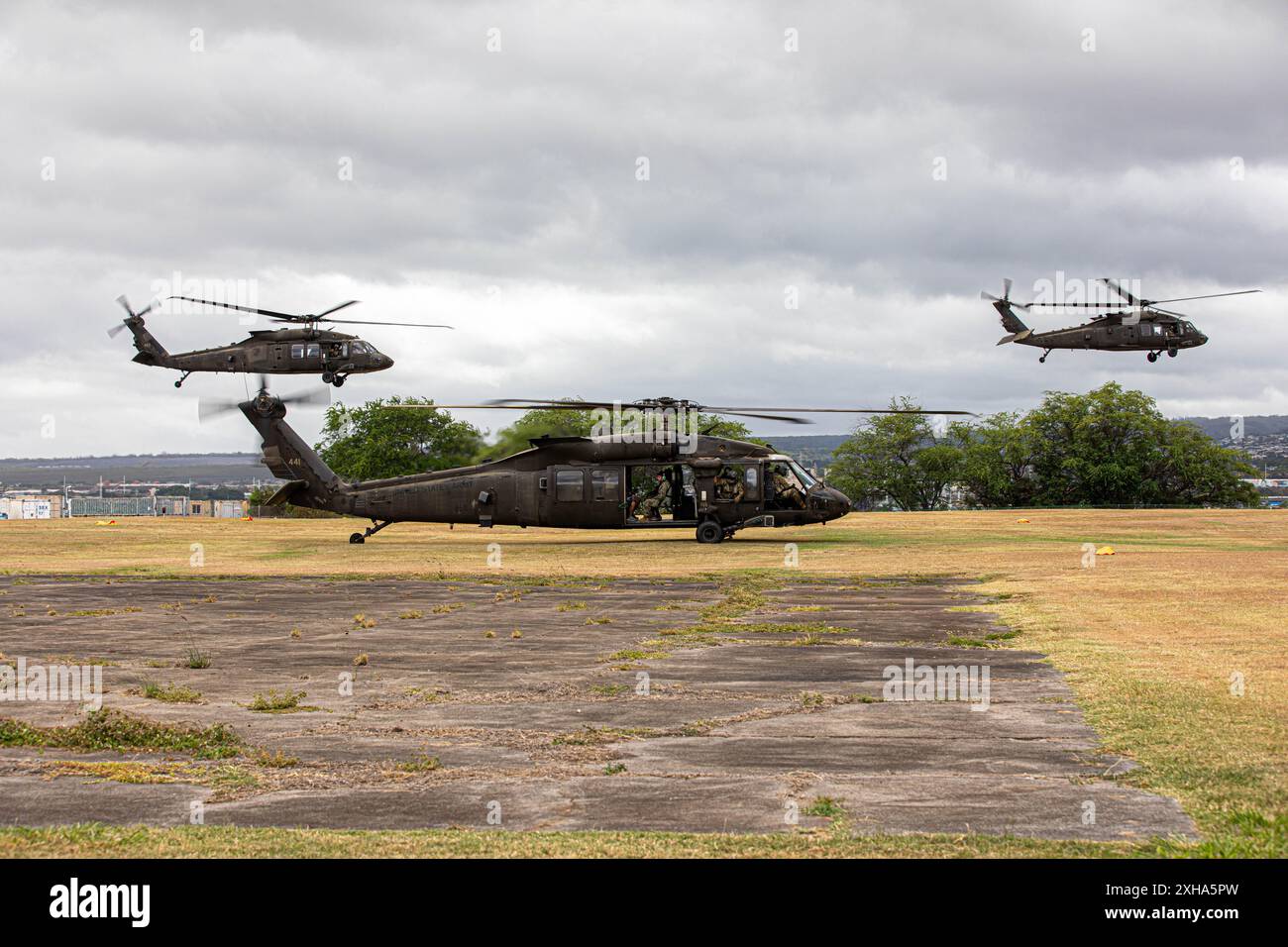 U.S. Army Soldiers from 25th Combat Aviation Brigade, 25th Infantry ...