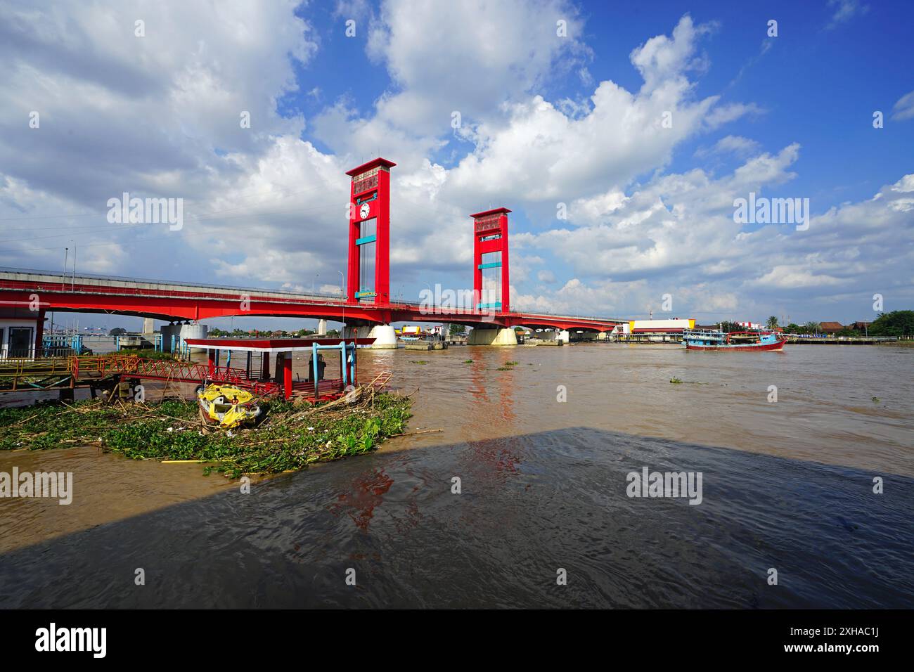 Jembatan Ampera Bridge, Musi River, Palembang, South Sumatera ...