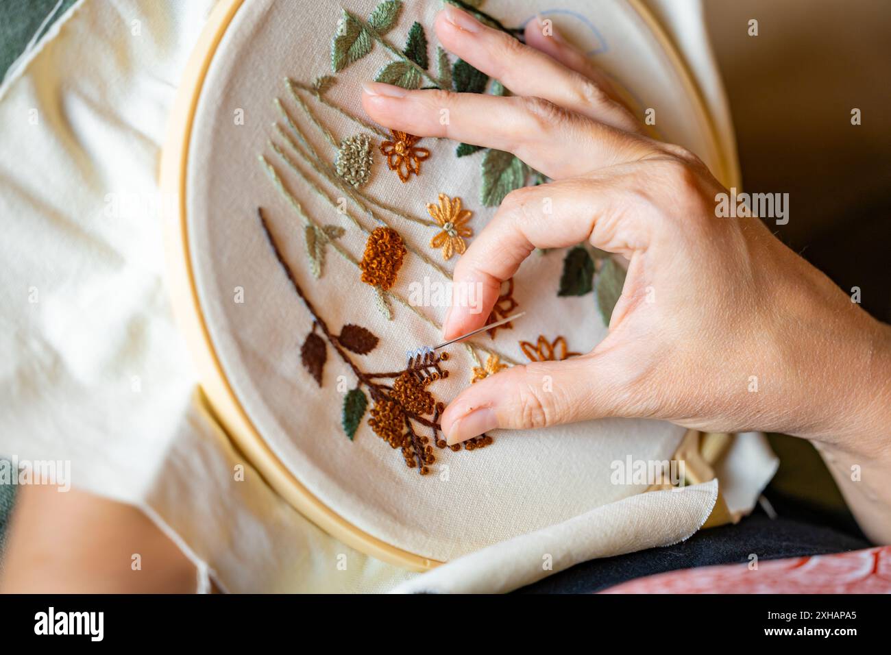 Hand hands thread needle hi-res stock photography and images - Alamy