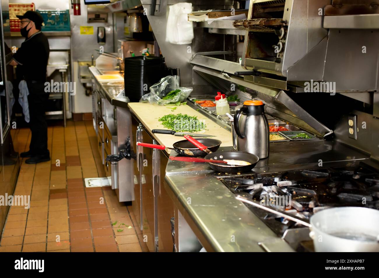 Messy Restaurant Kitchen 2,900+ Dirty Restaurant Kitchen Stock Photos,