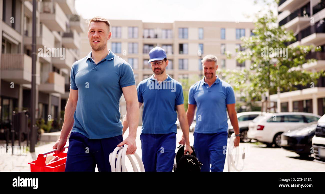 Mobile repair technician hi-res stock photography and images - Alamy