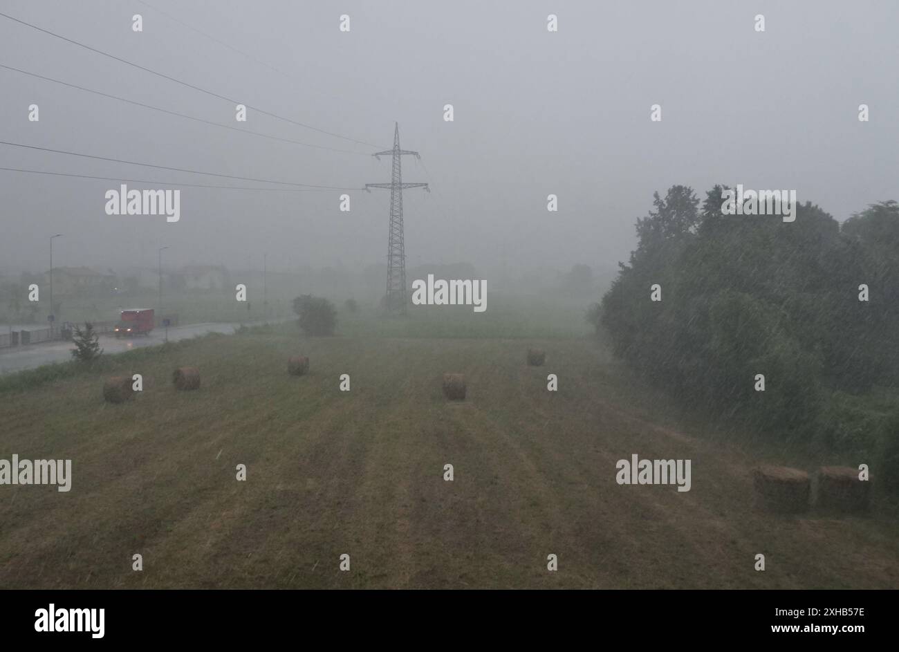 Summer 2024 with very strong thunderstorms characterized by gusts of ...