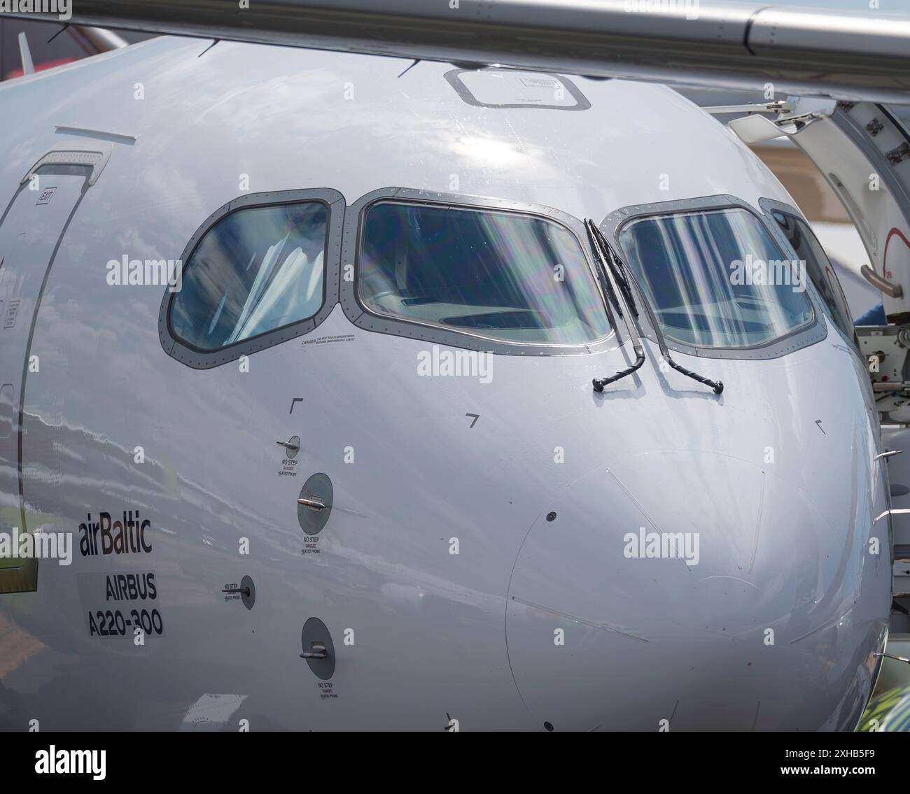 Cockpit a220 aircraft hi-res stock photography and images - Alamy