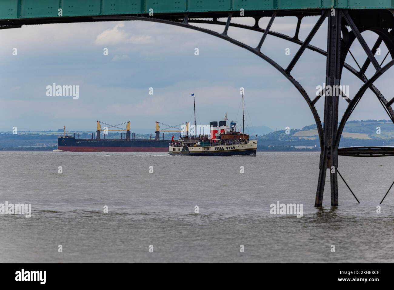 Manoeuvring ships hi-res stock photography and images - Alamy