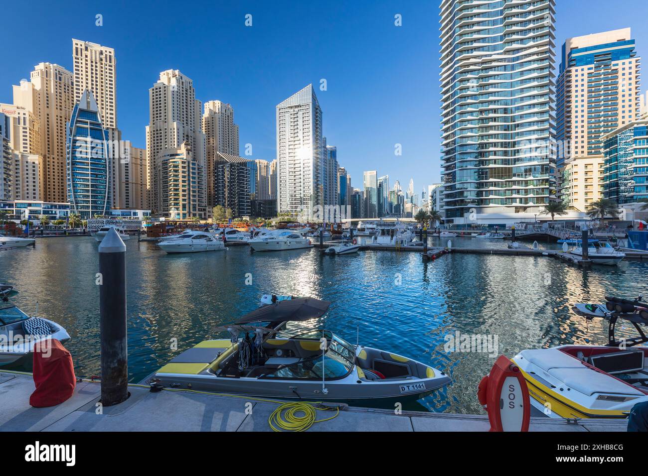 Dubai 2024 boat night hi-res stock photography and images - Alamy