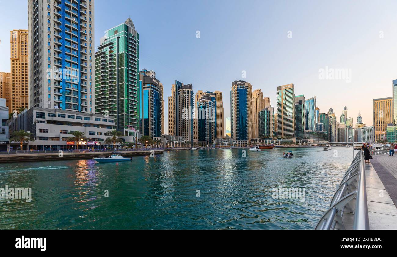 Dubai 2024 boat night hi-res stock photography and images - Alamy