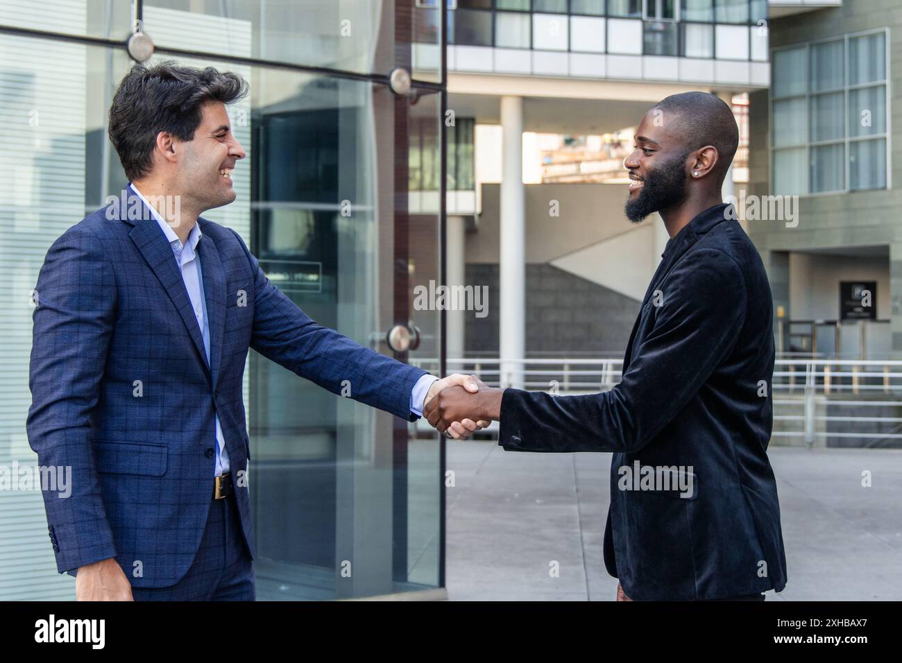 Formal greeting business handshake city hi-res stock photography and ...