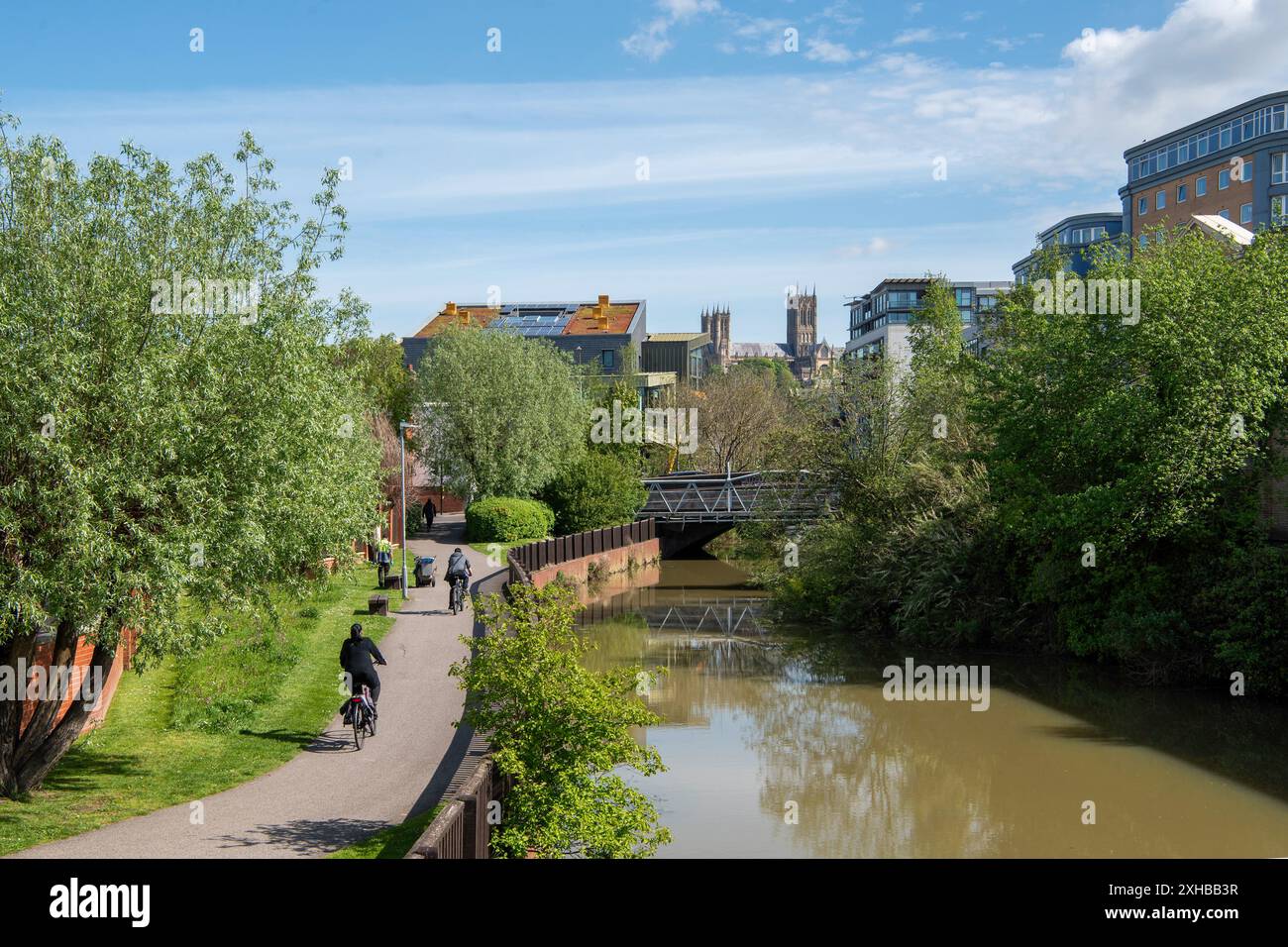 Cathedral path lincoln hi-res stock photography and images - Alamy