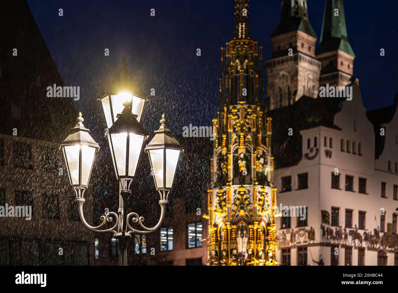 Regen in Nürnberg Regenwetter auf dem Hauptmarkt im Herzen der ...