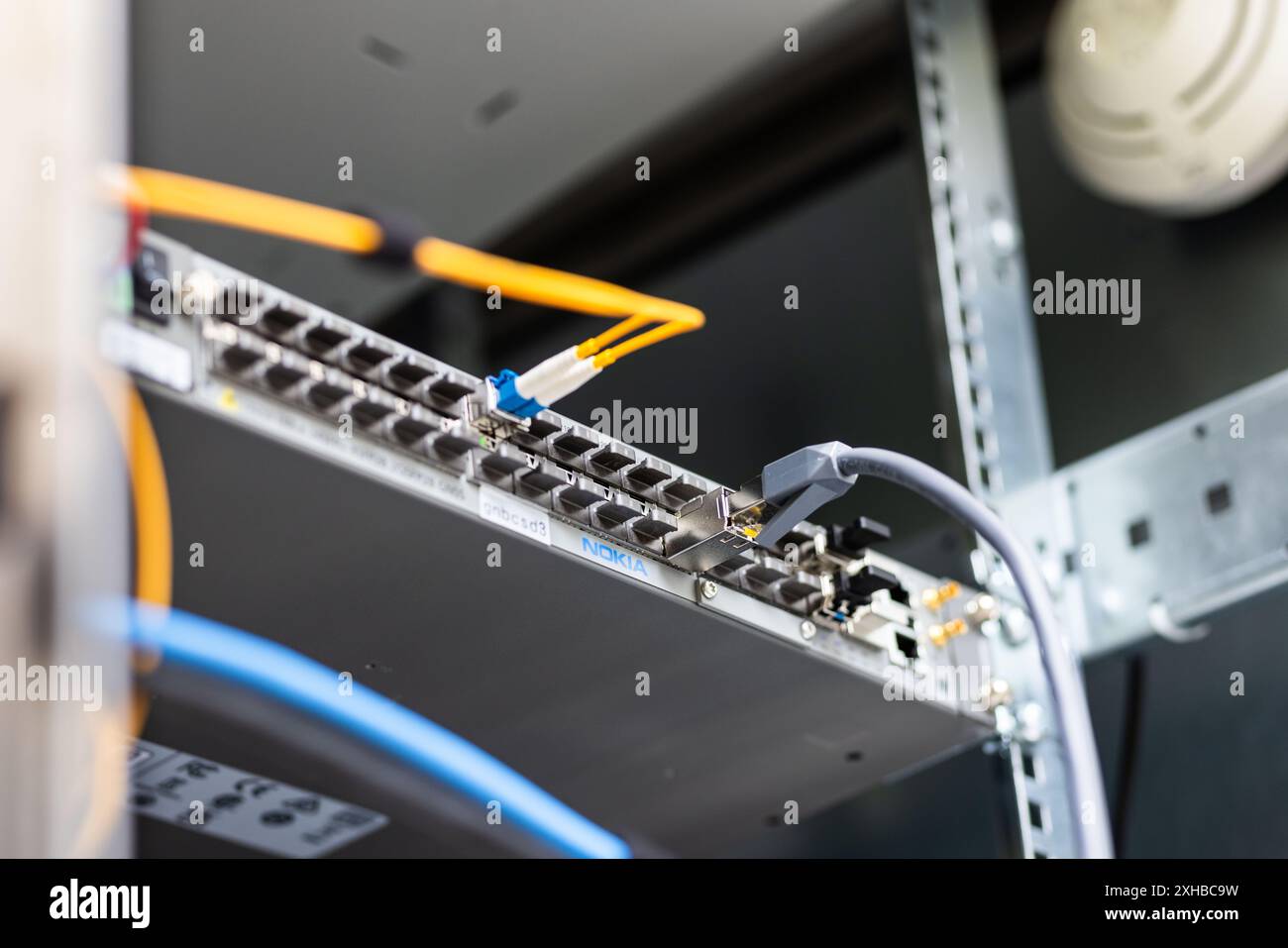Starlink router hi-res stock photography and images - Alamy