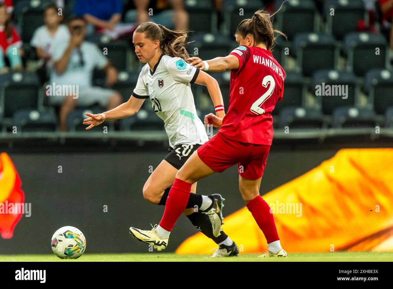 Lilli Purtscheller (20, Oesterreich) mit Martyna Wiankowska (2, Polen ...