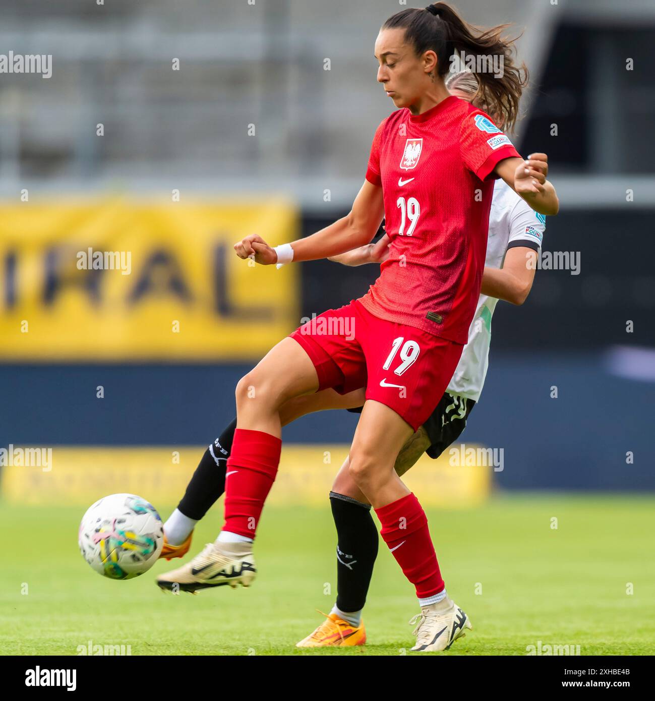 Natalia Padilla (19, Polen) vor Verena Hanshaw (19, Oesterreich) am ...