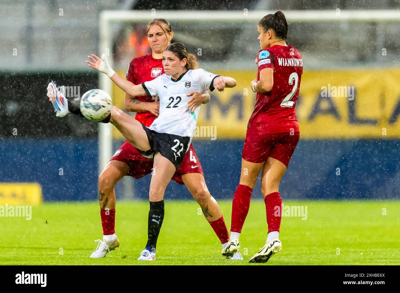 Eileen Campbell (22, Oesterreich) vor liwia Wos (4, Polen) und Martyna ...