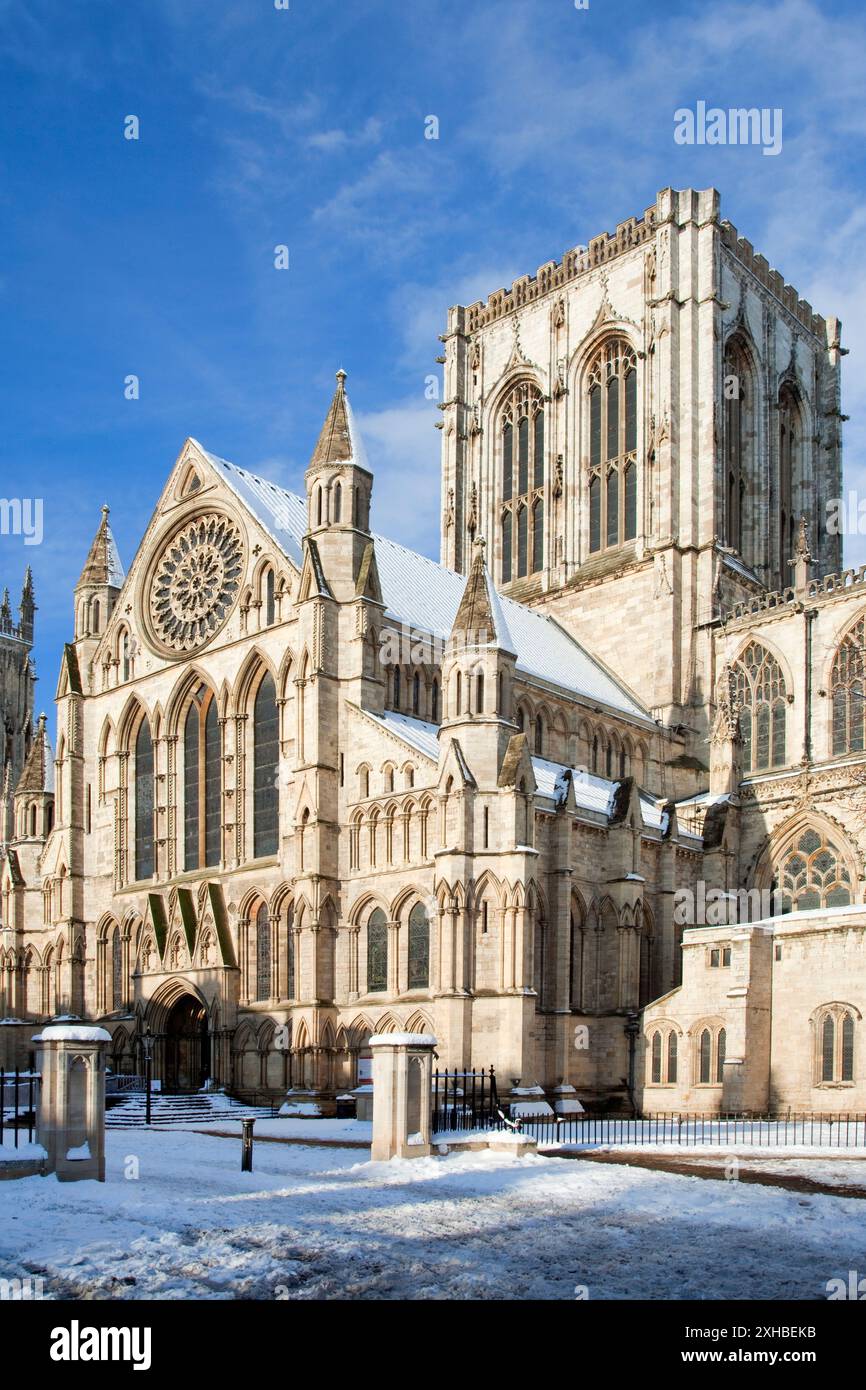York cathedral snow uk hi-res stock photography and images - Alamy