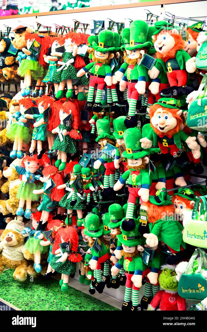 Carrolls Irish Gift shop Dublin Stock Photo - Alamy