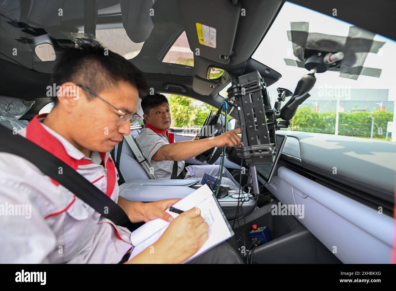 (240713) -- TIANJIN, July 13, 2024 (Xinhua) -- Intelligent connected ...
