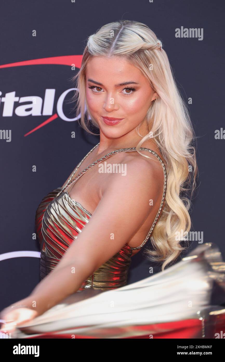 Livvy dunne hi-res stock photography and images - Alamy