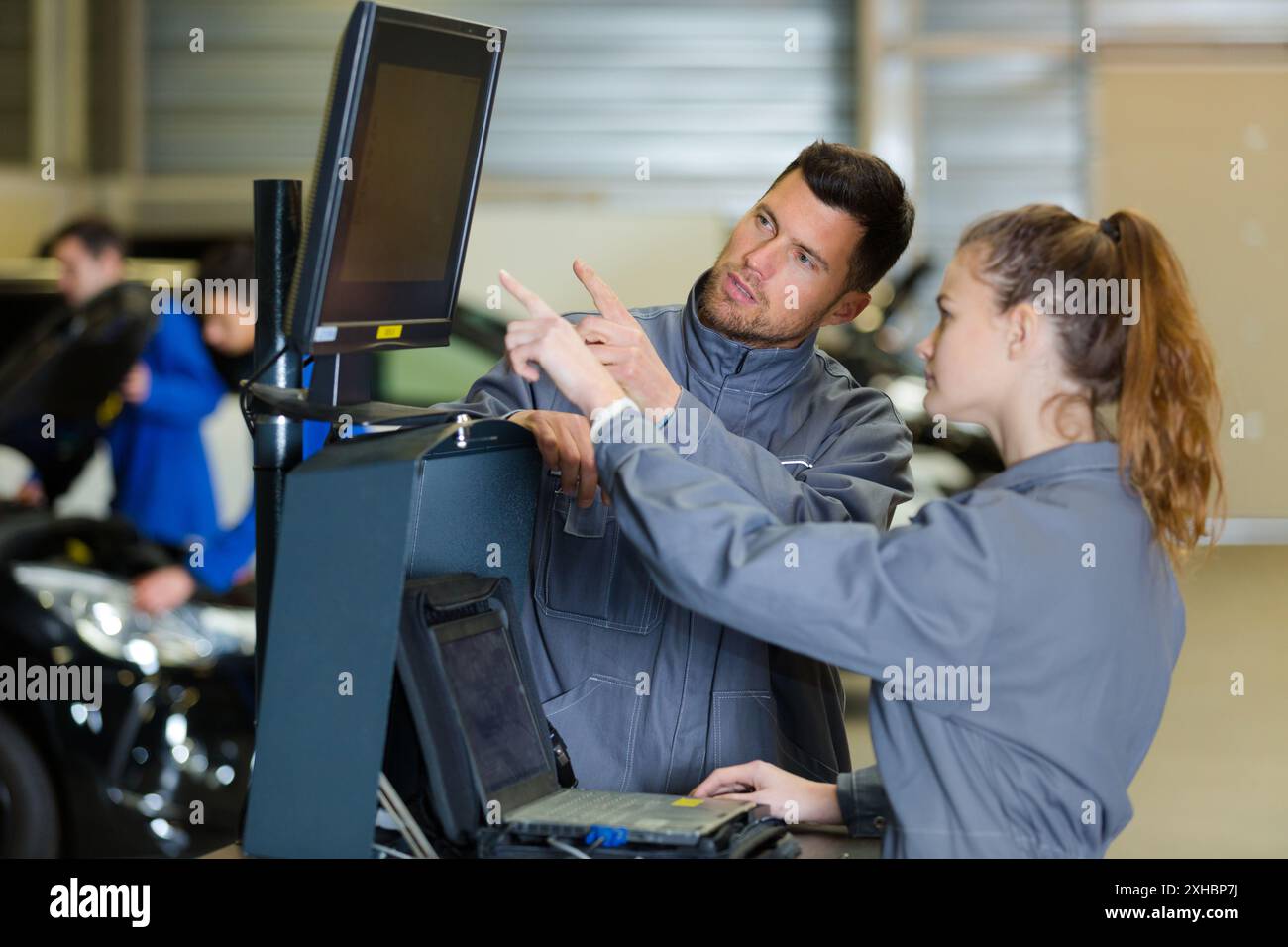 Engineer looking pc screen hi-res stock photography and images - Alamy