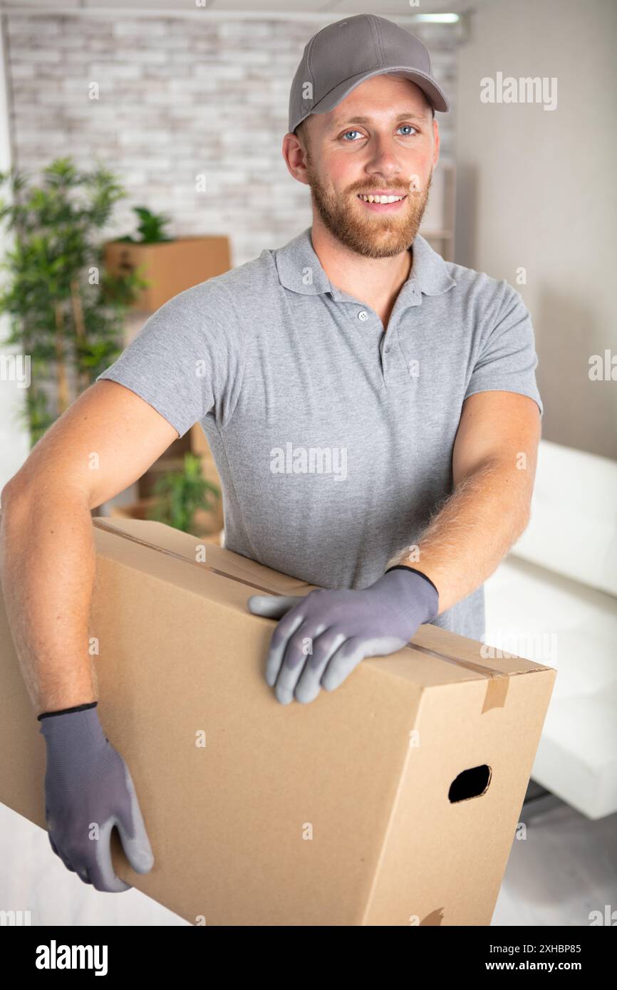Happy mover packing box hi-res stock photography and images - Alamy