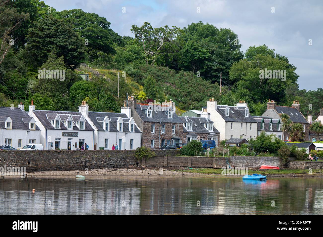 Scottish Highlands, Scotland, 2024 Houses on the seafront in Plockton ...