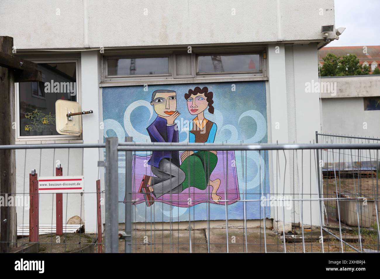 Das Wandbild Der Mensch versinkt im Kosmos Jim Avignon, 2024 am ...