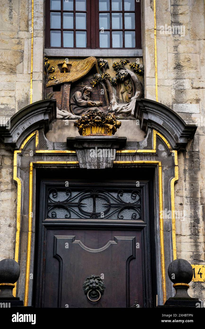 Hermit house in the woods hi-res stock photography and images - Alamy