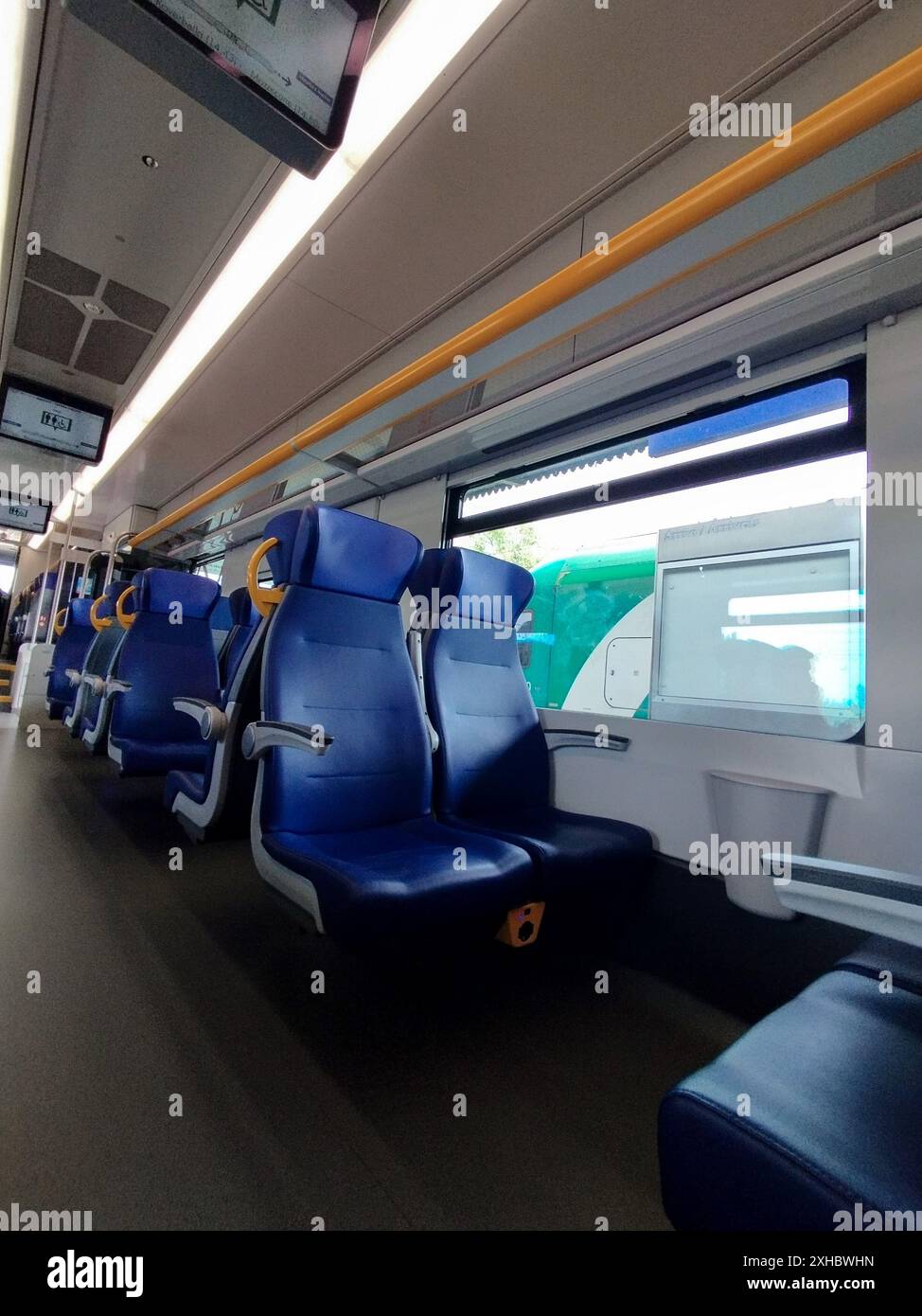 Metro milan tren hi-res stock photography and images - Alamy