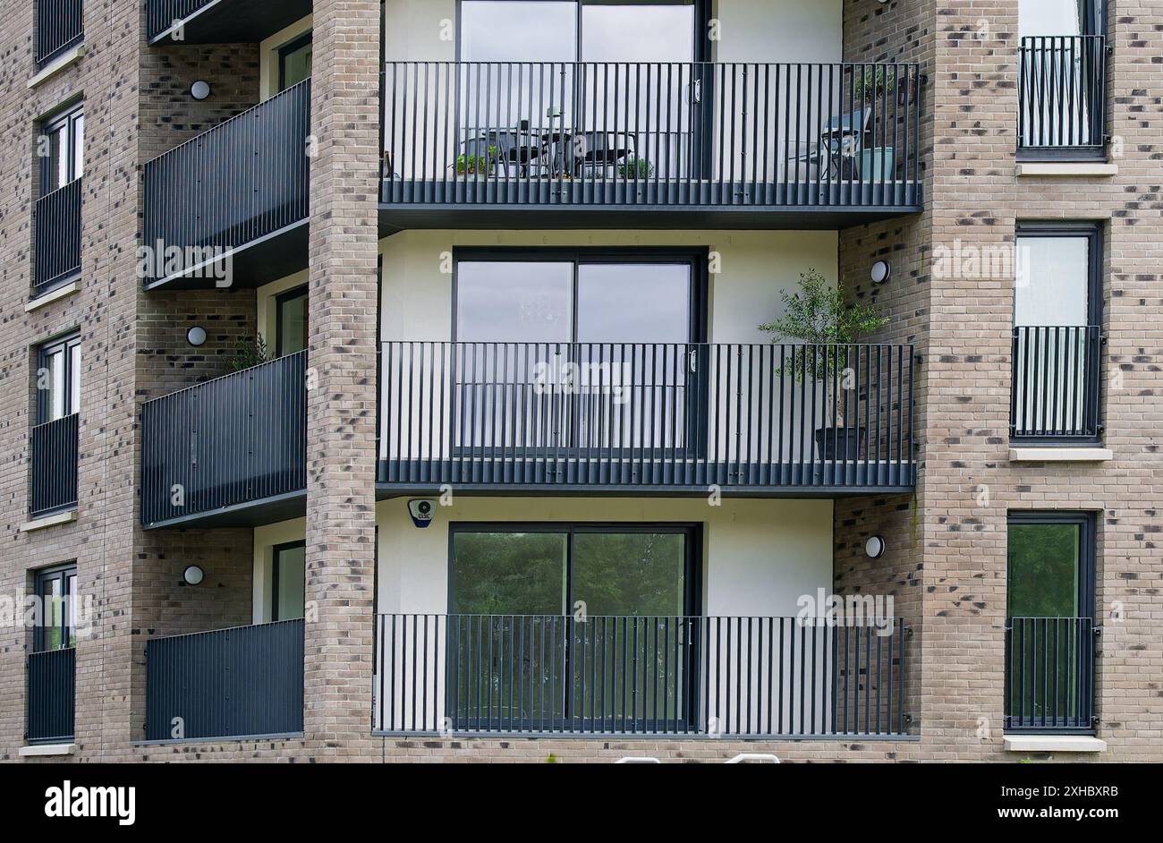 Modern high rise flats at new development Stock Photo - Alamy