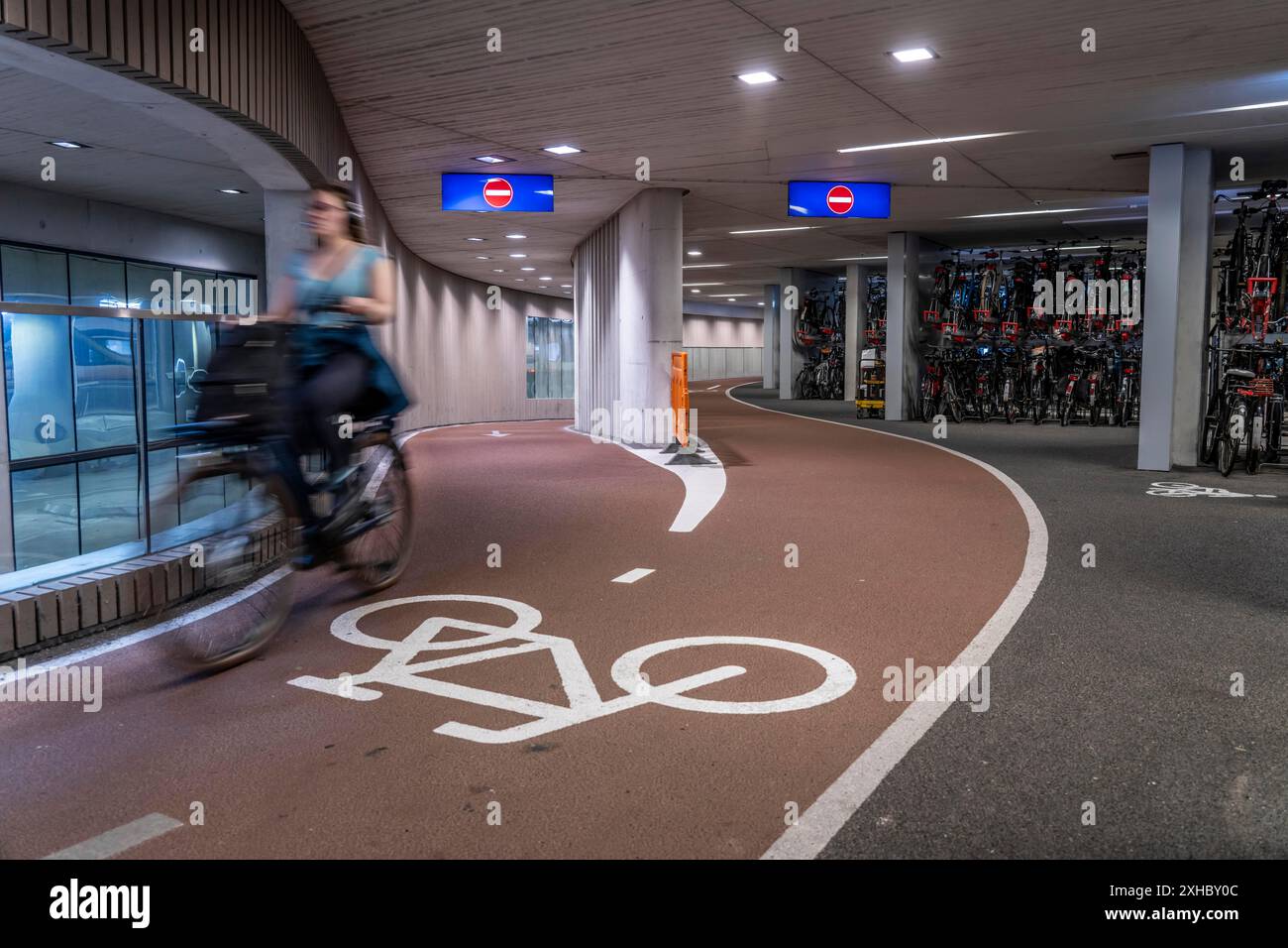 Bicycle parking garage at Utrecht Centraal Central Station ...