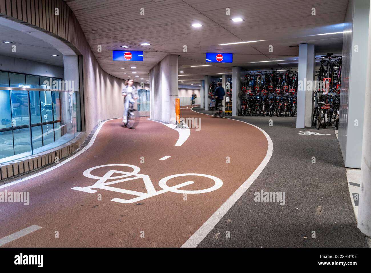 Bicycle parking garage at Utrecht Centraal Central Station ...