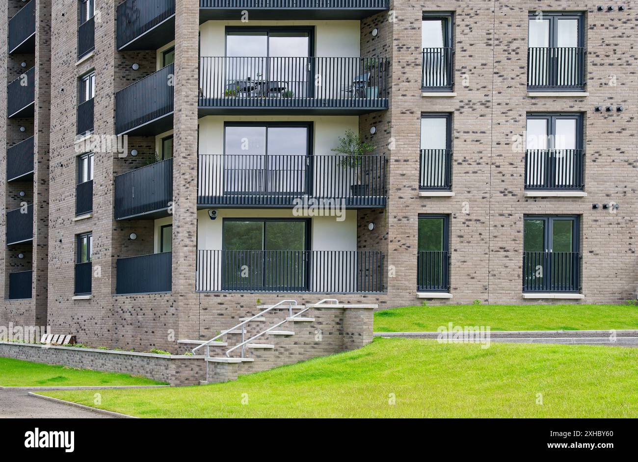 Modern high rise flats at new development Stock Photo - Alamy