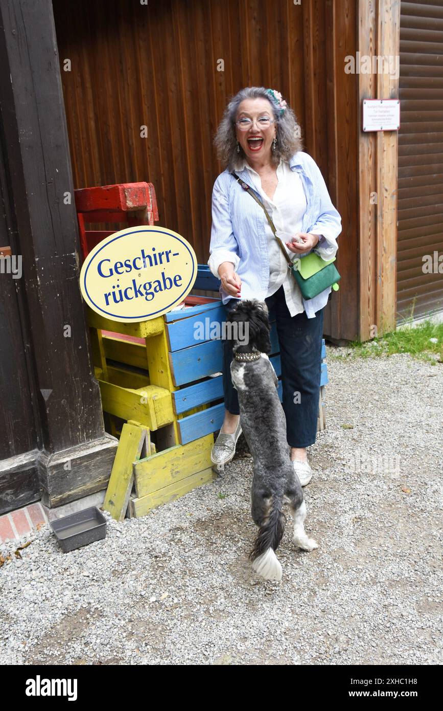 Veronika von Qaast Schauspielerin Mit Matrei.Cockerpoo Muenchen 13.07. ...