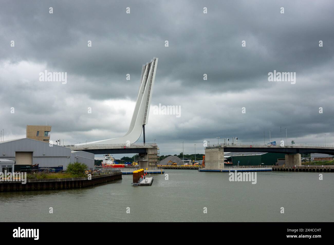 Gull wing bridge lowestoft hi-res stock photography and images - Alamy
