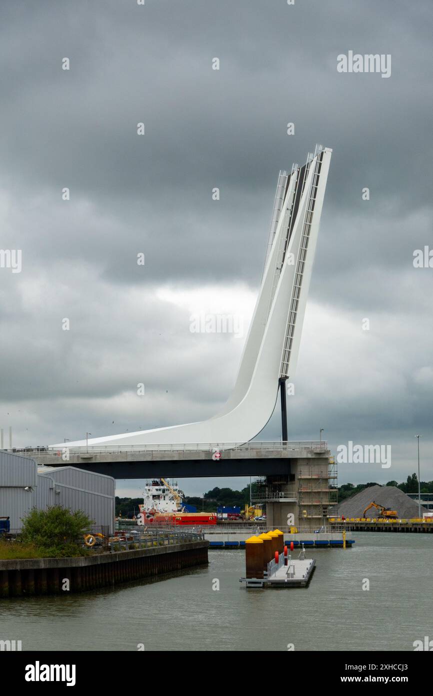 Gull wing bridge hi-res stock photography and images - Alamy