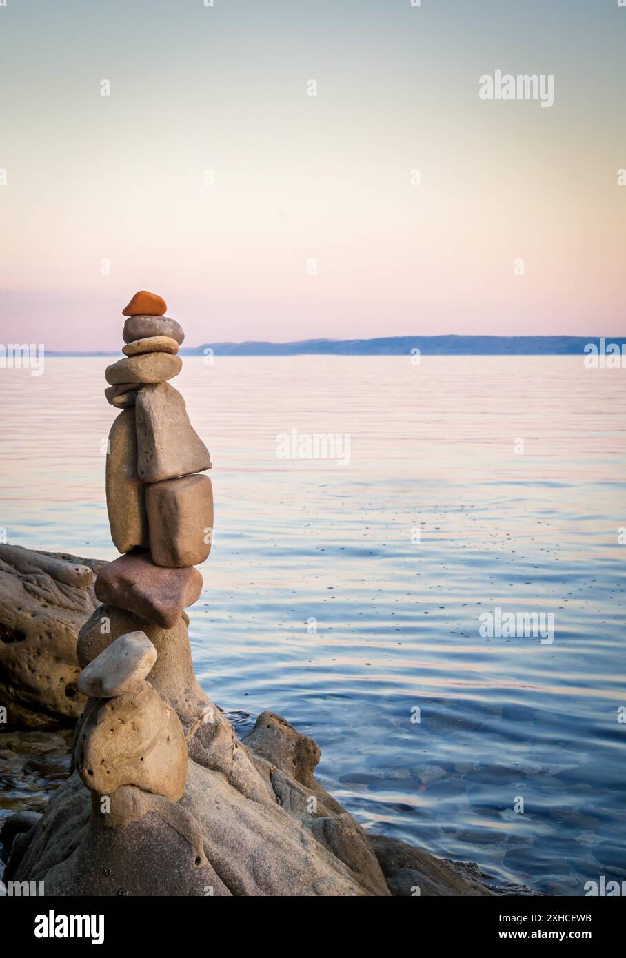 Stones stacked on beach hi-res stock photography and images - Alamy