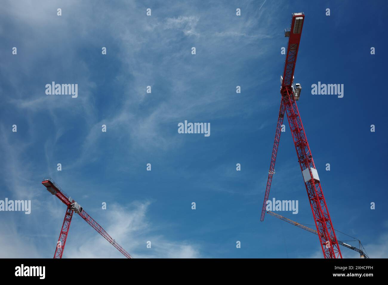 Metropolitan tower development crane work hi-res stock photography and ...