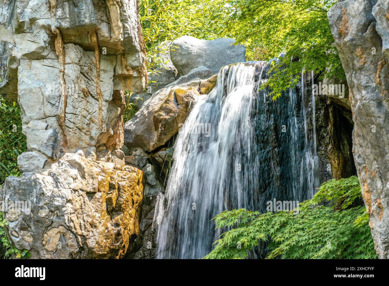Cascading water photography hi-res stock photography and images - Alamy
