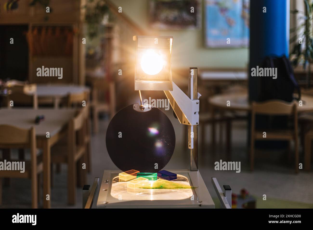 Retro classroom projector hi-res stock photography and images - Alamy