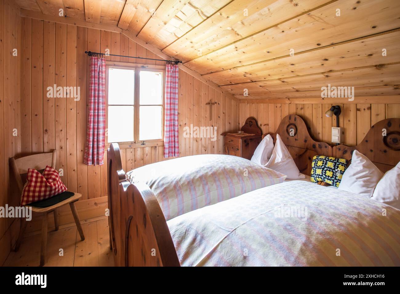 Alpine chalet interior hi-res stock photography and images - Alamy