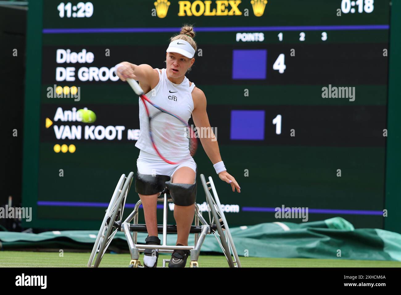 Diede de Groot of the Netherlands on her way to winning the womens ...