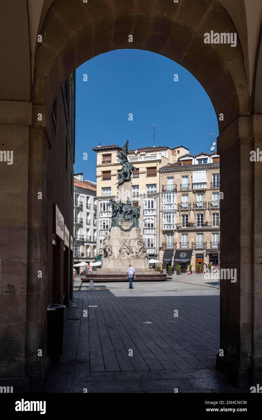 Plaza de la Virgen Blanca and Monument to the Battle of Vitoria ...