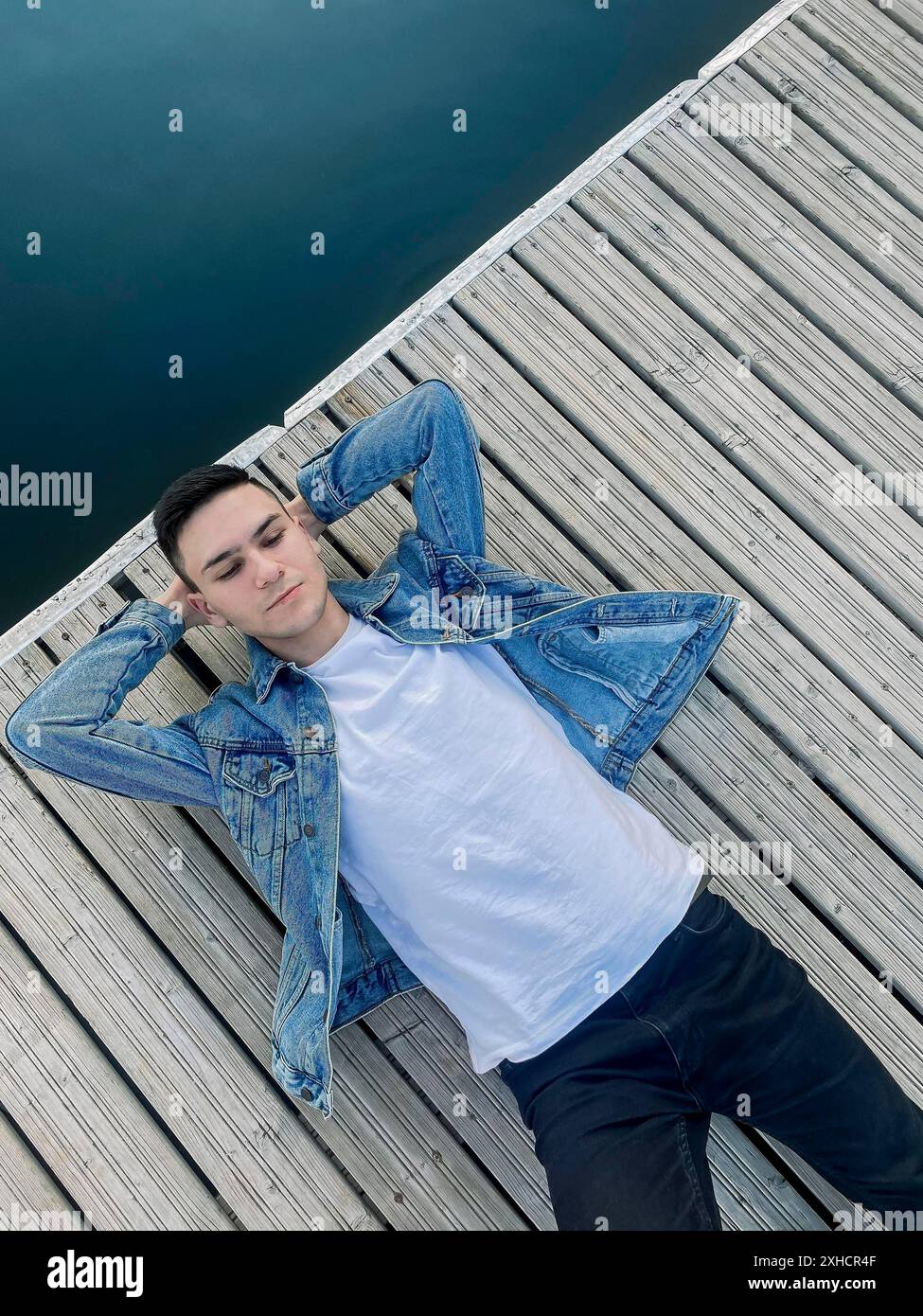 Man far away hi-res stock photography and images - Alamy