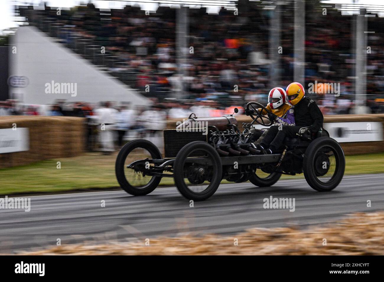 V8 engines hi-res stock photography and images - Alamy