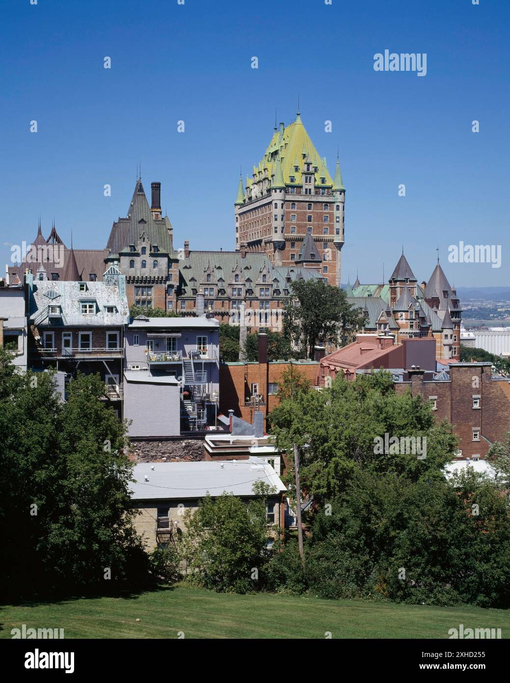 Chateau frontenac quebec summer hi-res stock photography and images - Alamy