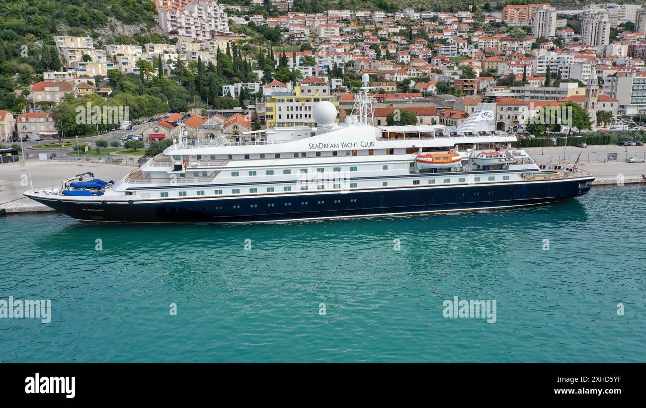 Dubrovnik, Croatia : The SEADREAM II in Port Gruž. The luxury boutique ...