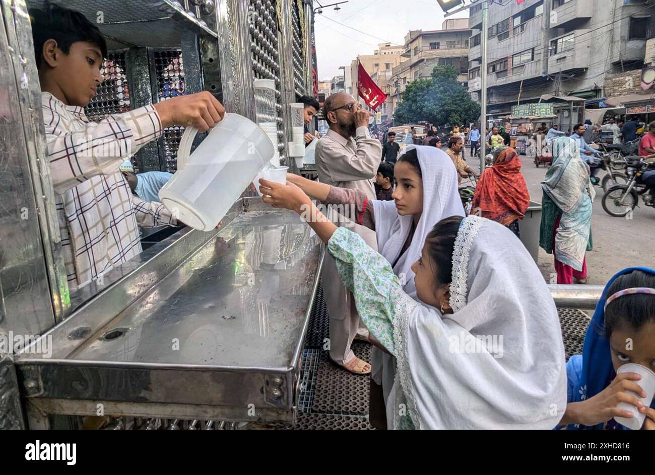 Sabeel of Imam Hussain (A.S) arranged by Bohra Community during Holy ...